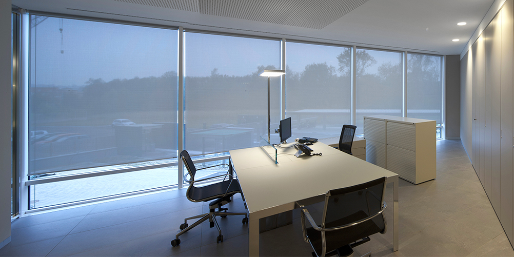 MFL Group Headquarters : Transparent blinds - Sunscreen Mermet